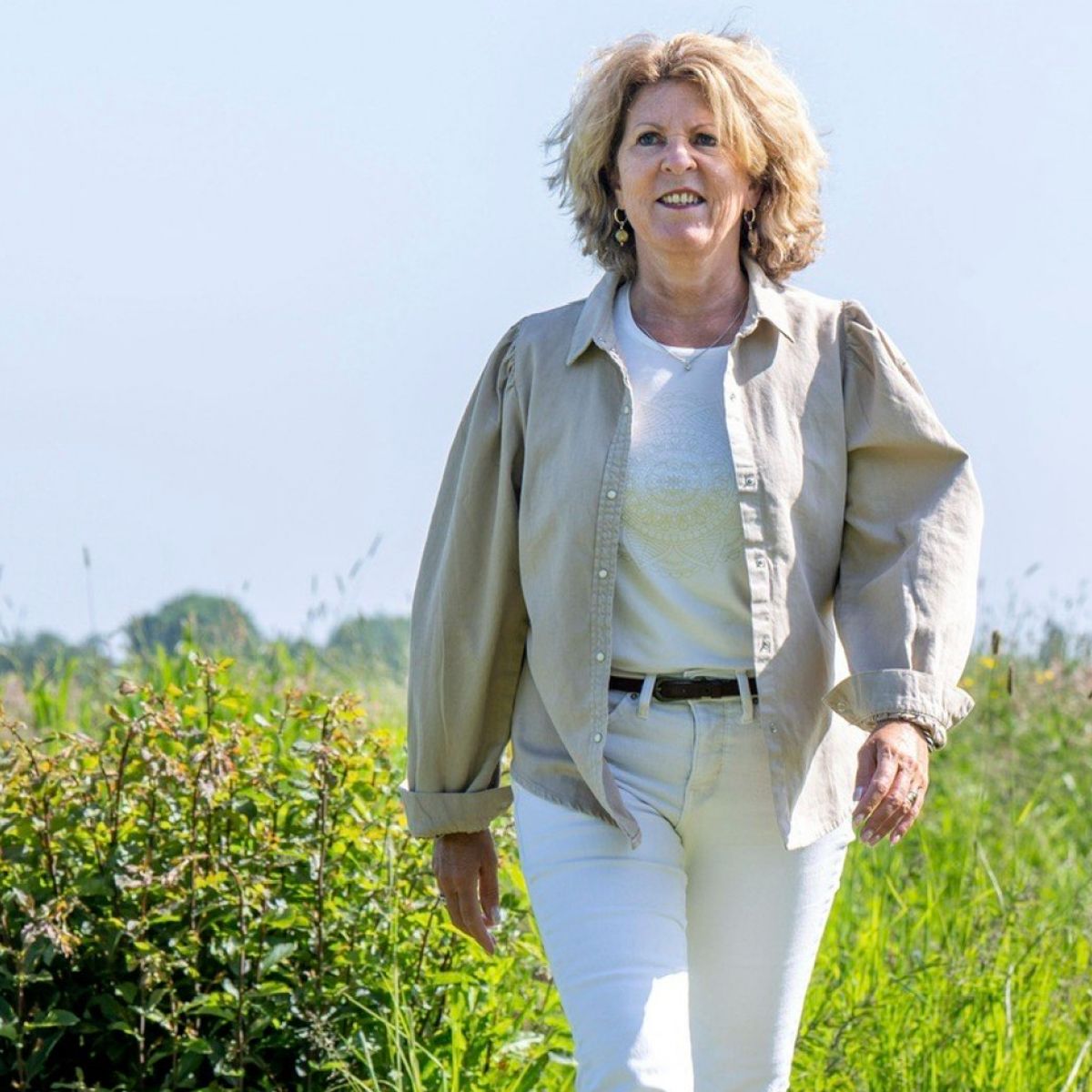 Juf Helga wordt na verlies van haar man wandelcoach: 'De natuur helpt ...