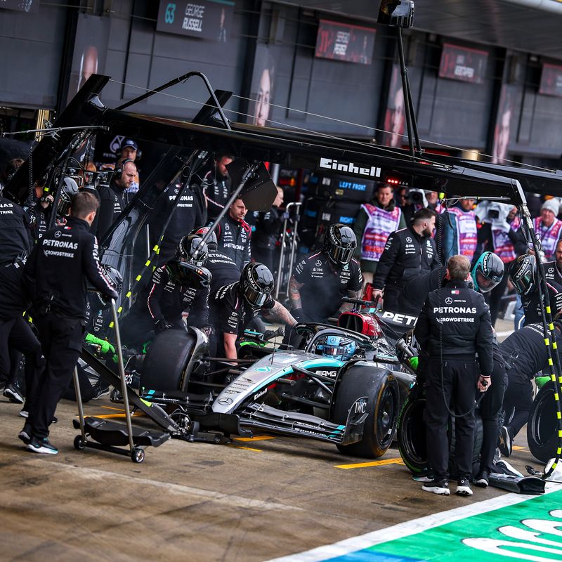 Vijfde tijd Verstappen in regenachtige training op Silverstone - L1 Nieuws