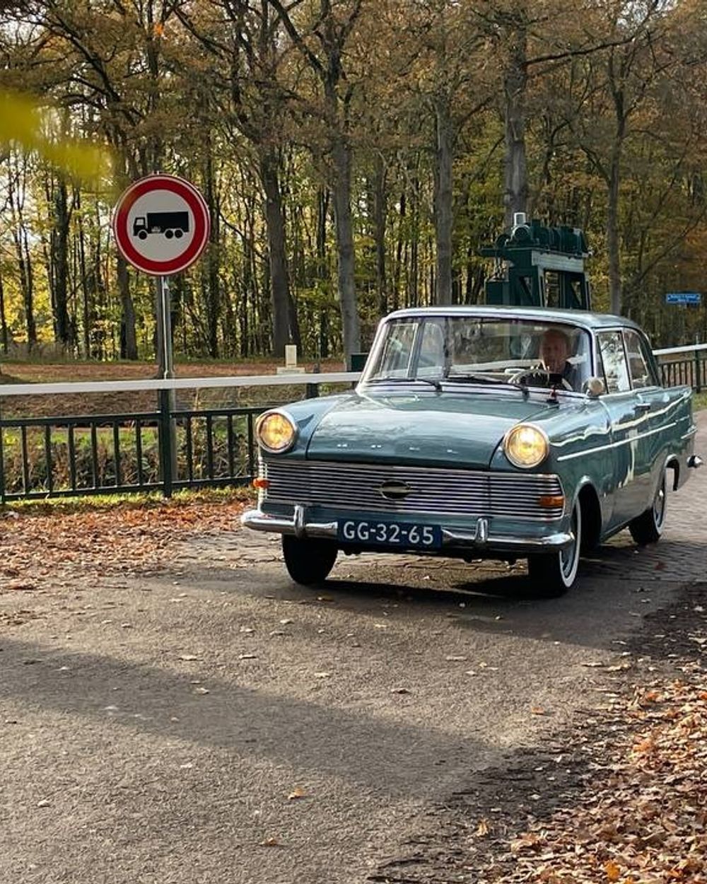Mien oldtimer & ik: De Opel Rekord P2 uit 1961 - RTV Noord