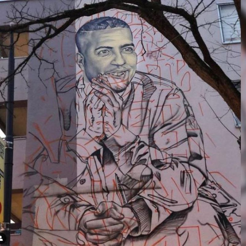 Rapper Feis krijgt muurschildering als eerbetoon - Rijnmond