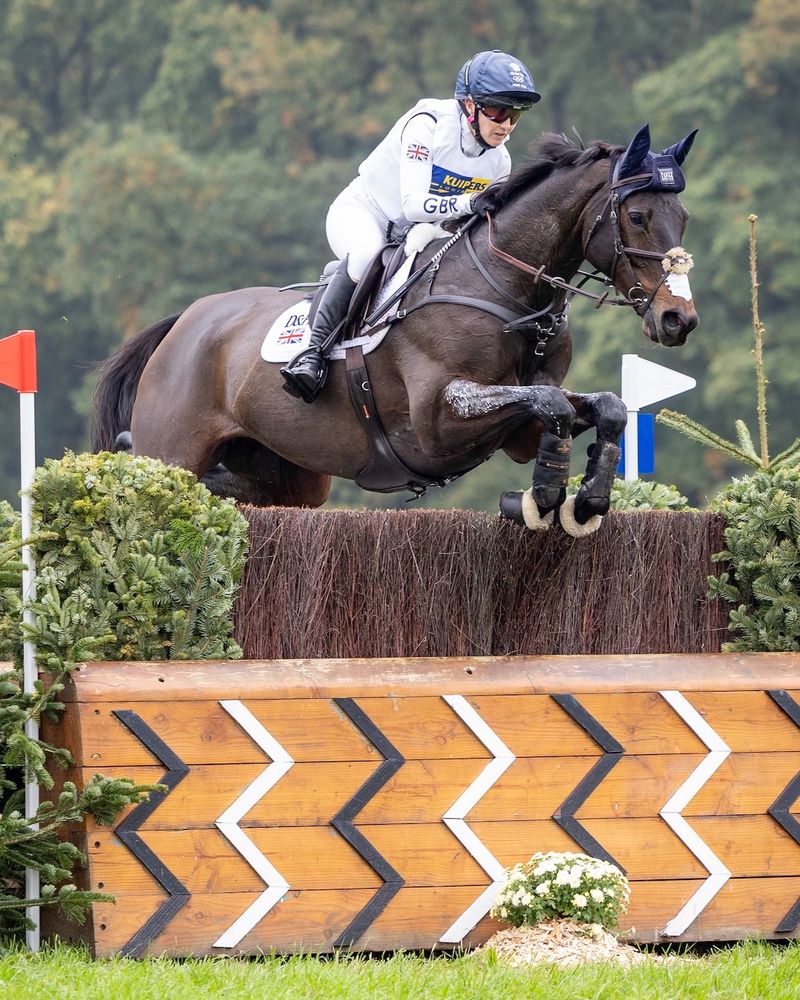Laura Collett na protest toch aan de leiding bij Military Boekelo - Oost