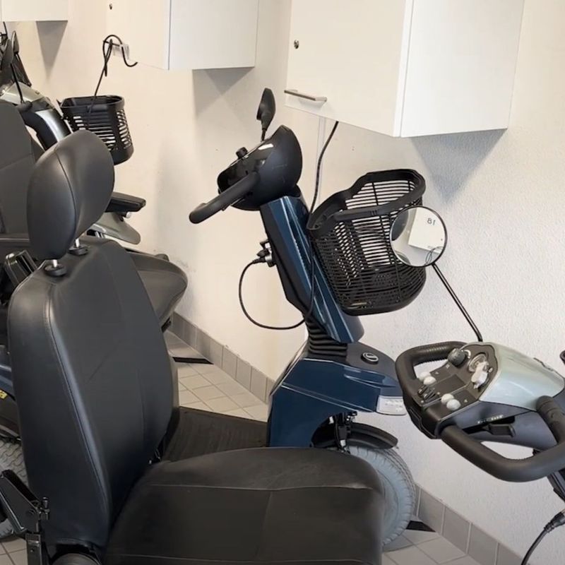 Overvolle scootmobielstalling kluistert bewoners aan huis, maar nu is ...