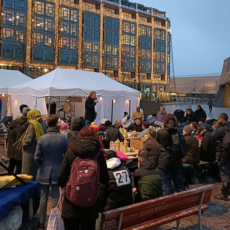 Protest voor Rotterdam Centraal tegen sluiting bed-bad-broodregeling ...