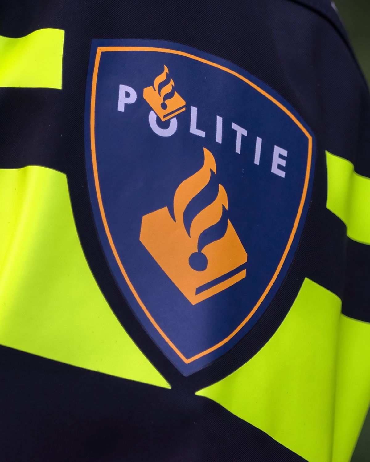 Vier mensen aangehouden voor diefstal elektrische fietsen | Auto brandt ...