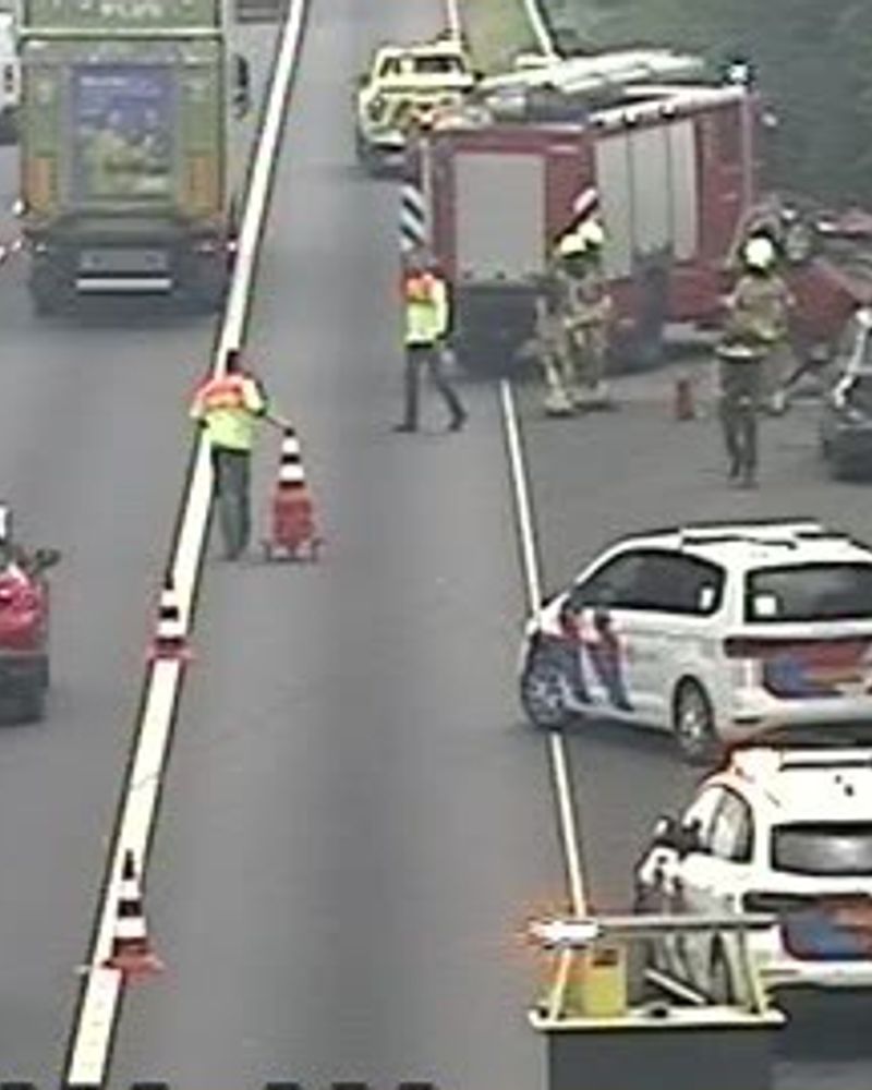 Vertraging op A2 vanwege ongeval bij Roosteren - L1 Nieuws