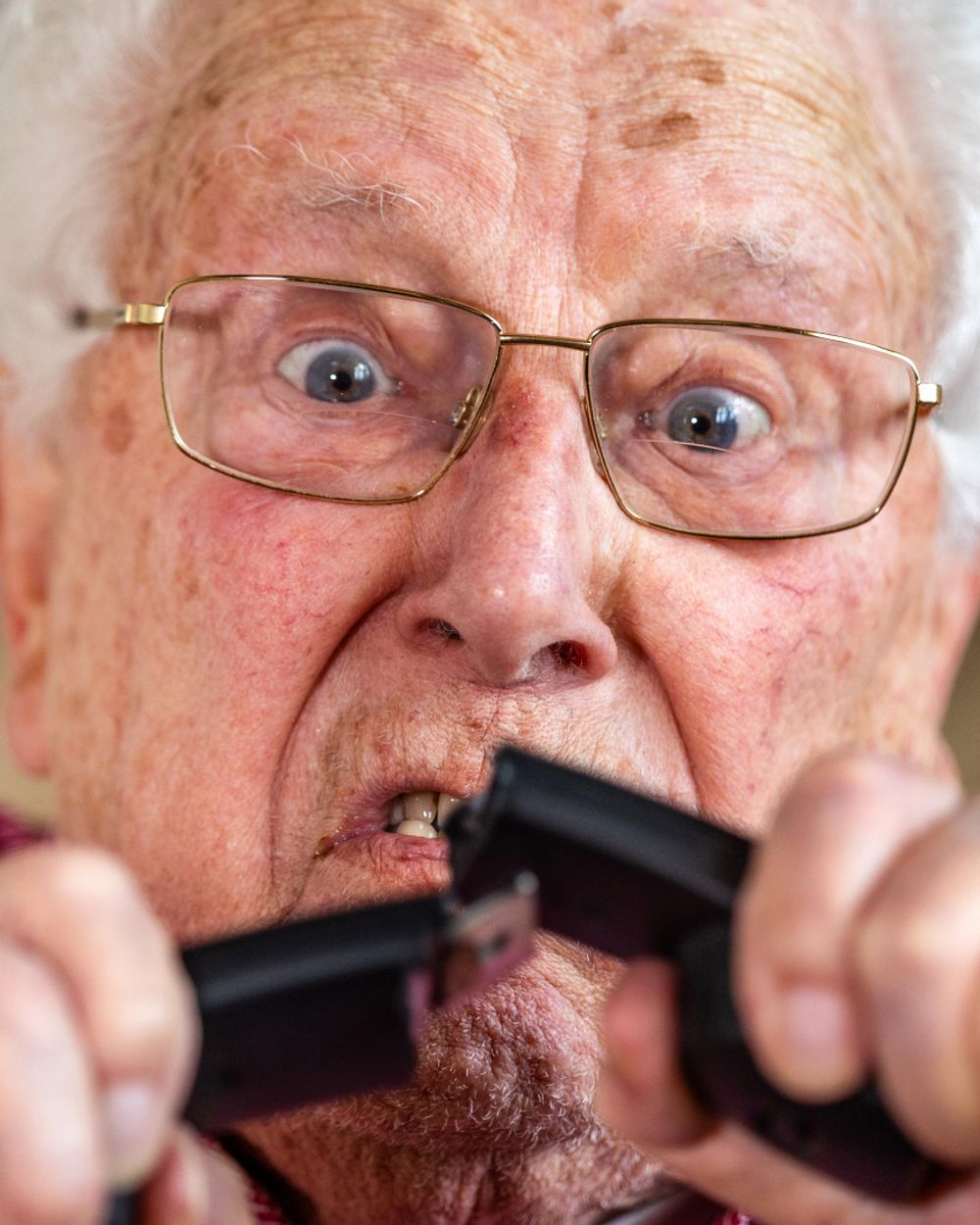 Baron van Bassie & Adriaan gewond na doorbreken telefoon: 'Hand moest buiten beeld blijven ...