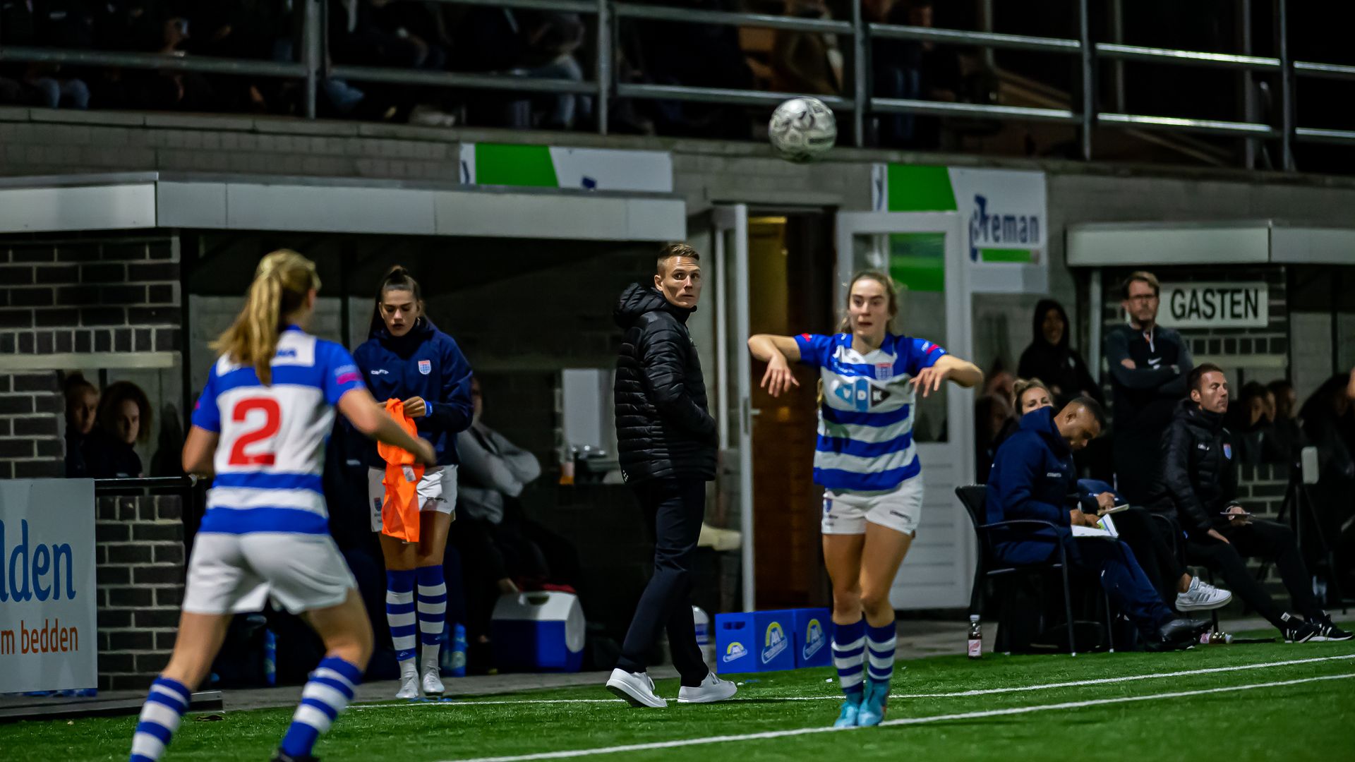 PEC Zwolle Vrouwen boekt moeizame zege op hekkensluiter Telstar - Oost
