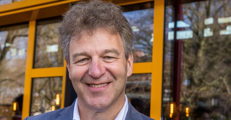 Acteur van Ernst en Bobbie per ongeluk te zien bij overlijdensbericht ...