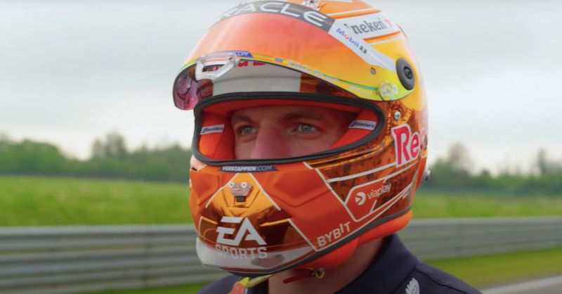 Verstappen presenteert speciale oranje helm - L1 Nieuws