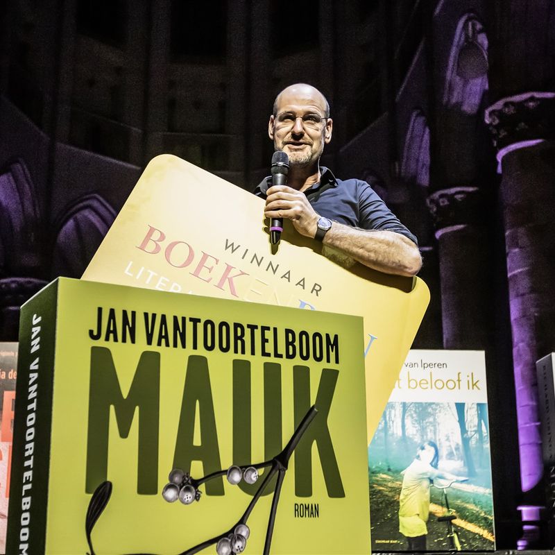 Vantoortelboom verrast met Literatuurprijs: 'Ik heb nog nooit zo'n bijzondere avond gehad, op ...