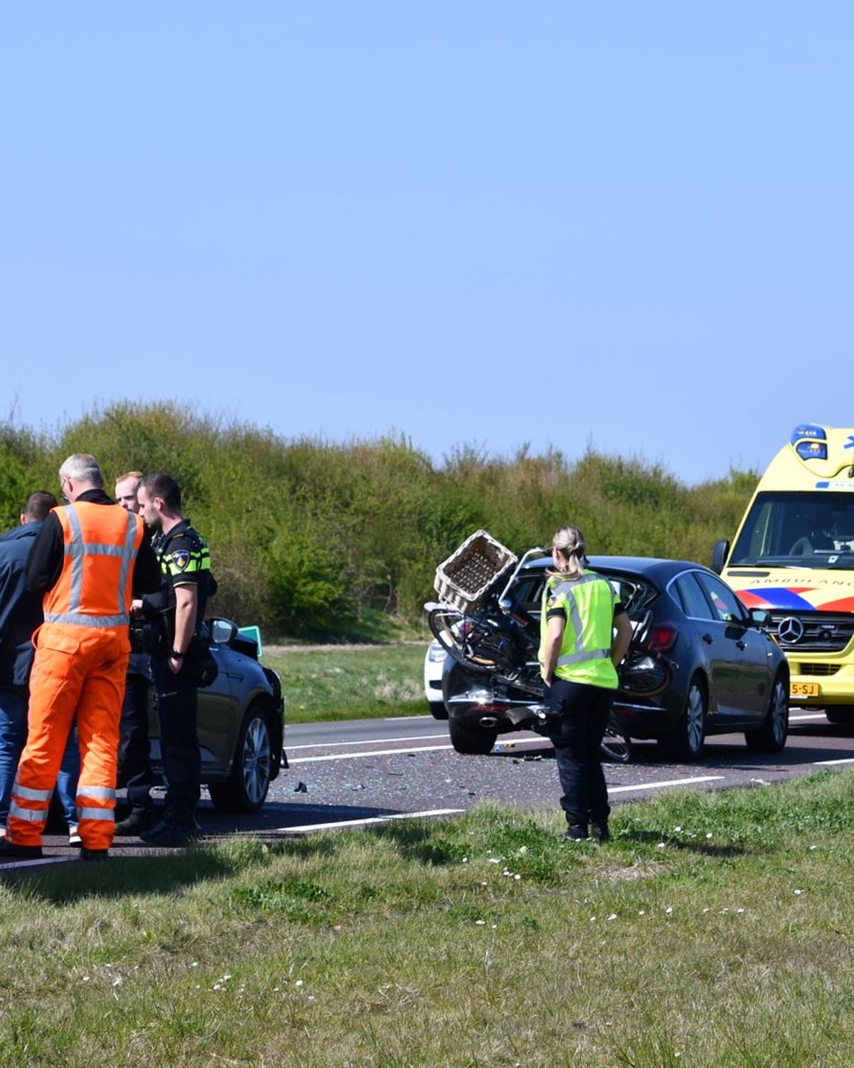 Kop-staartbotsing op N57 bij Middelburg zorgt voor files - Omroep Zeeland