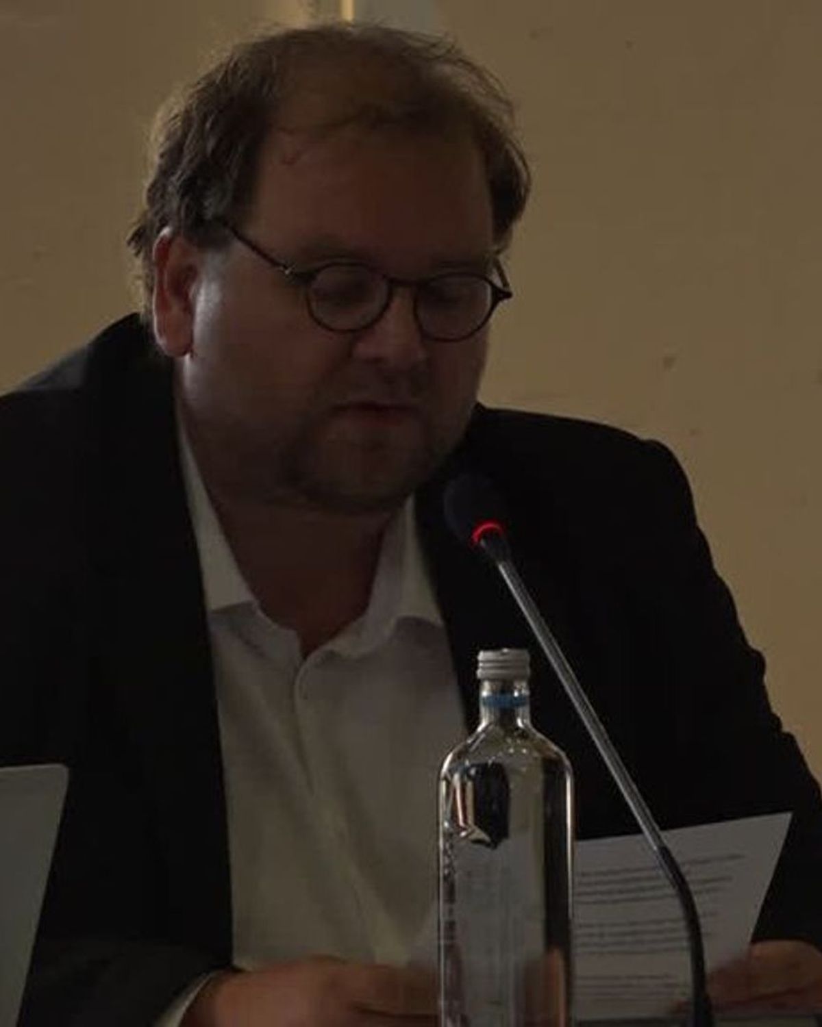 Anderhalf jaar na dodelijk ongeval wordt scholier David uit anonimiteit ...