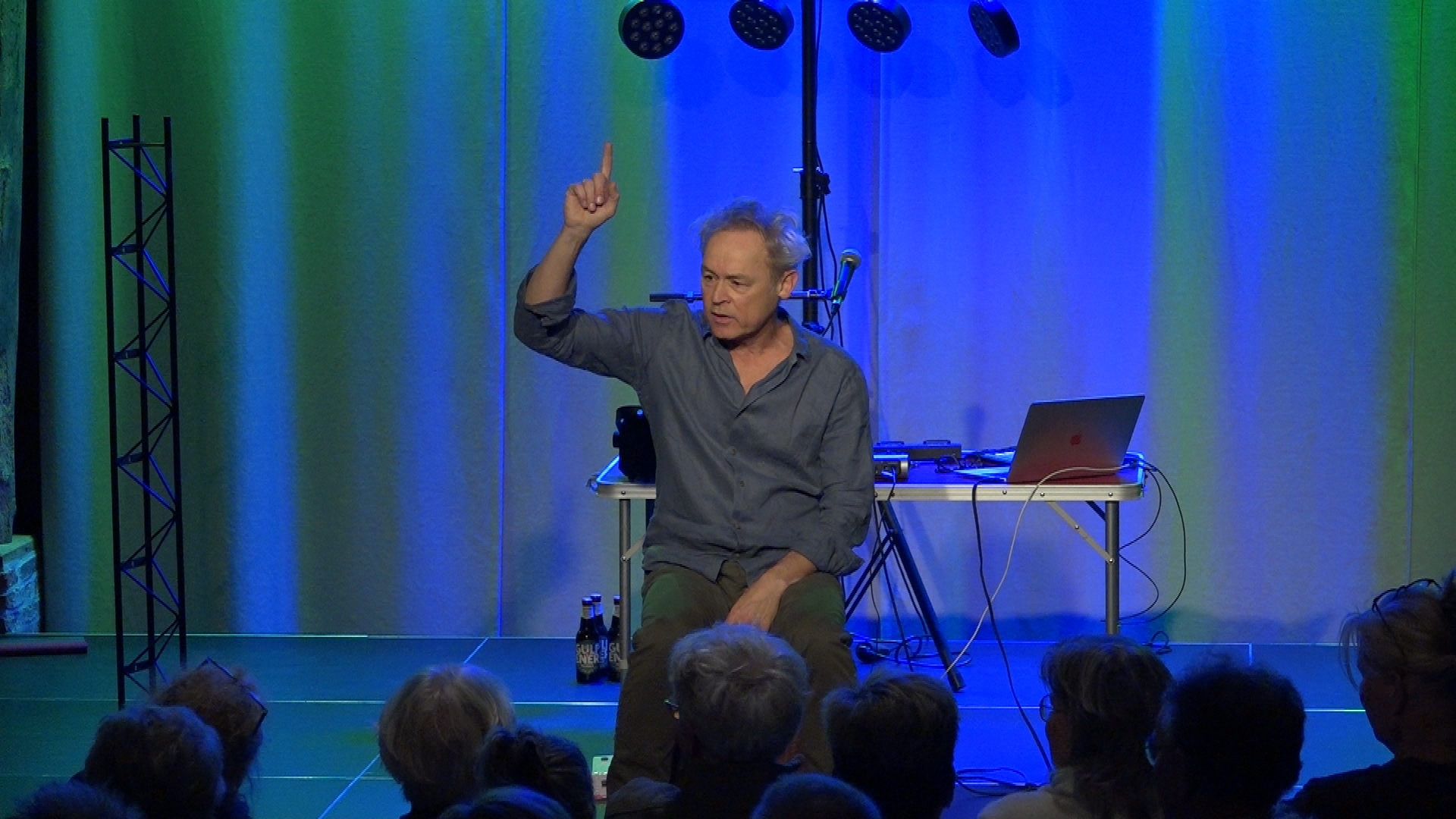 Marcel Hensema speelt nieuwe soloshow over kleine campings ...