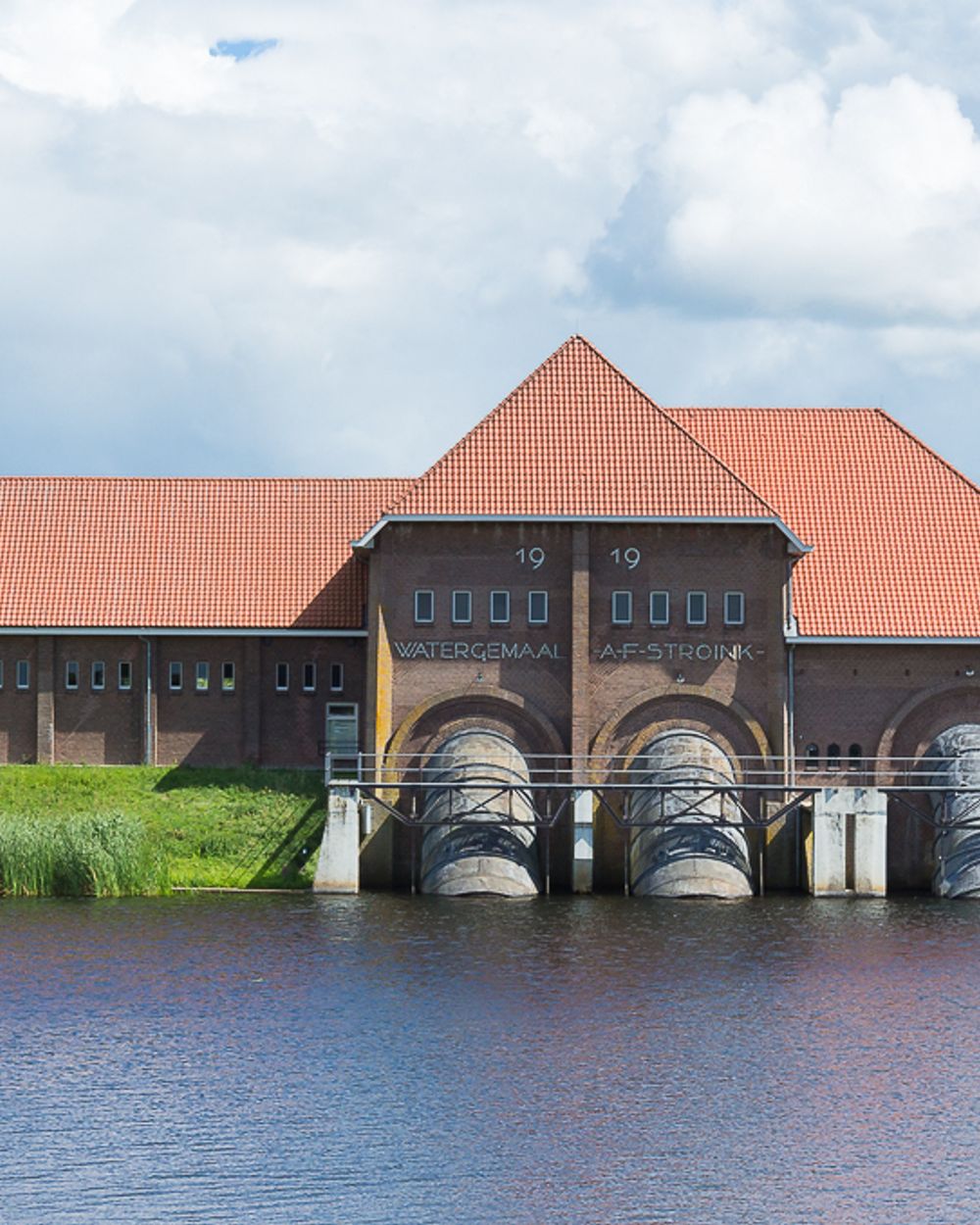 Restauratie van meer dan 100 jaar oude buizen van gemaal Stroink van ...