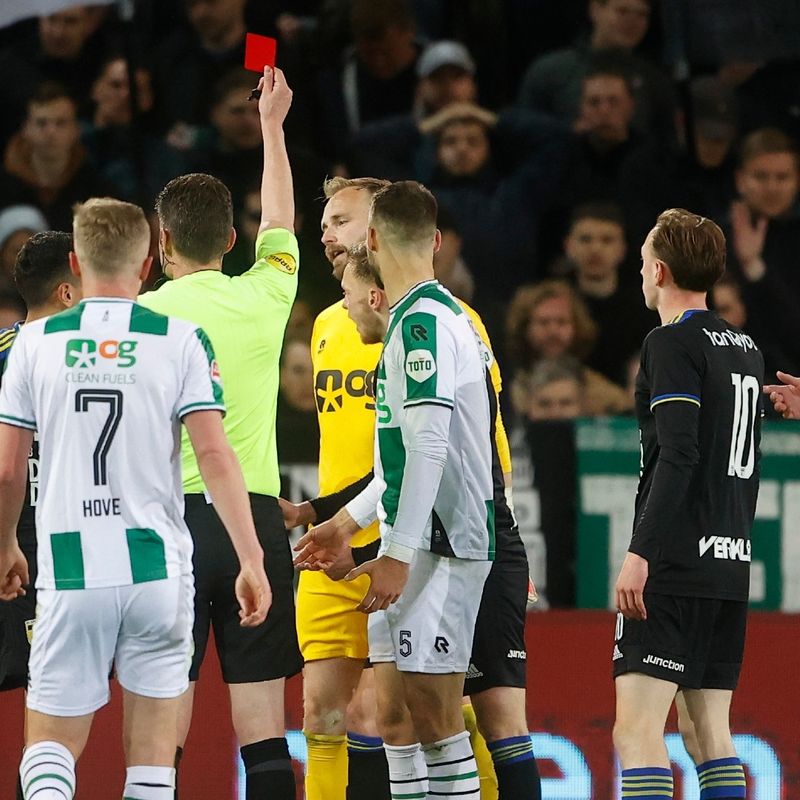 Rode kaart Hidde Jurjus kwijtgescholden: keeper inzetbaar tegen Willem ...