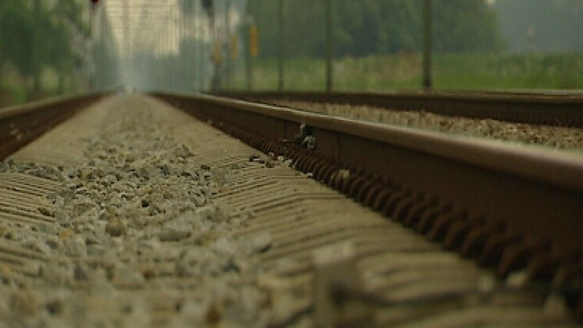 ProRail vervangt stuk rails na hinder op het spoor - Omroep Zeeland