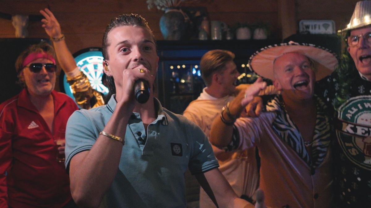 Zanger Chicco steeds populairder: 'Ik heb soms zes optredens op een dag ...