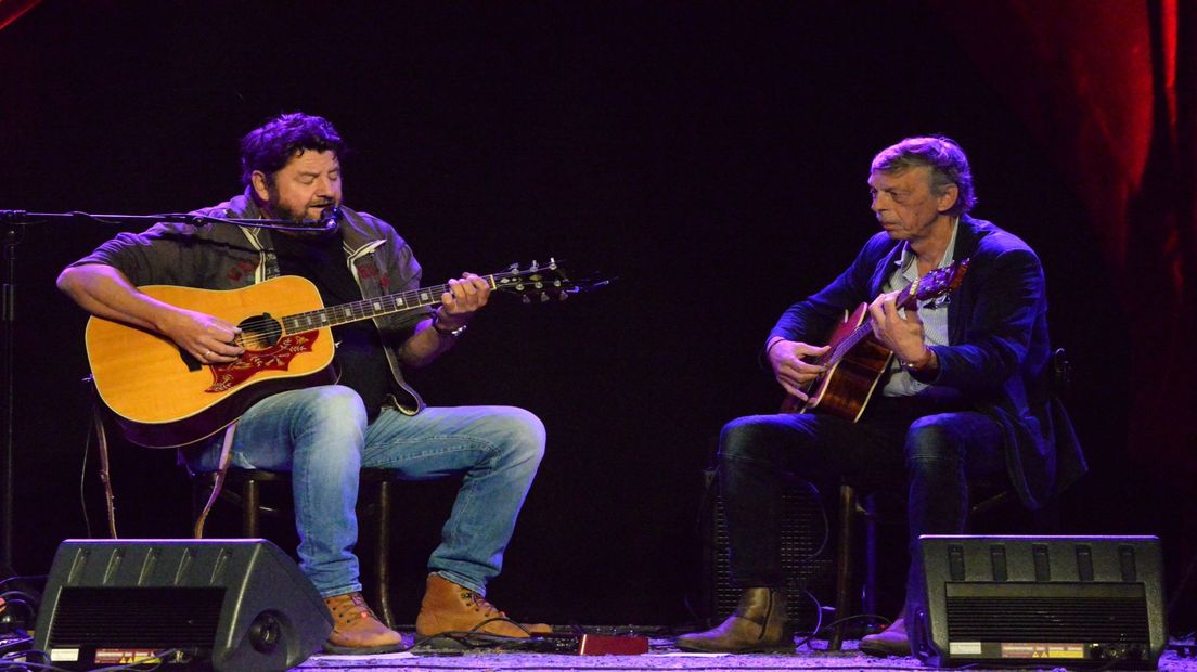 Twij Deuntjes: Gert Sennema & de cast van Karnivoale live in ...