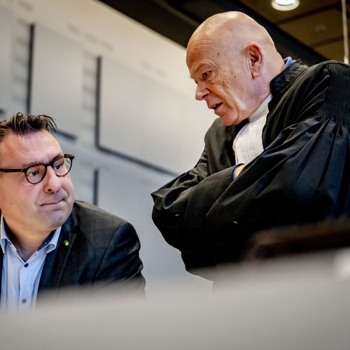 Knetterend begin van hoger beroep Haagse corruptiezaak: wat is omkoping ...