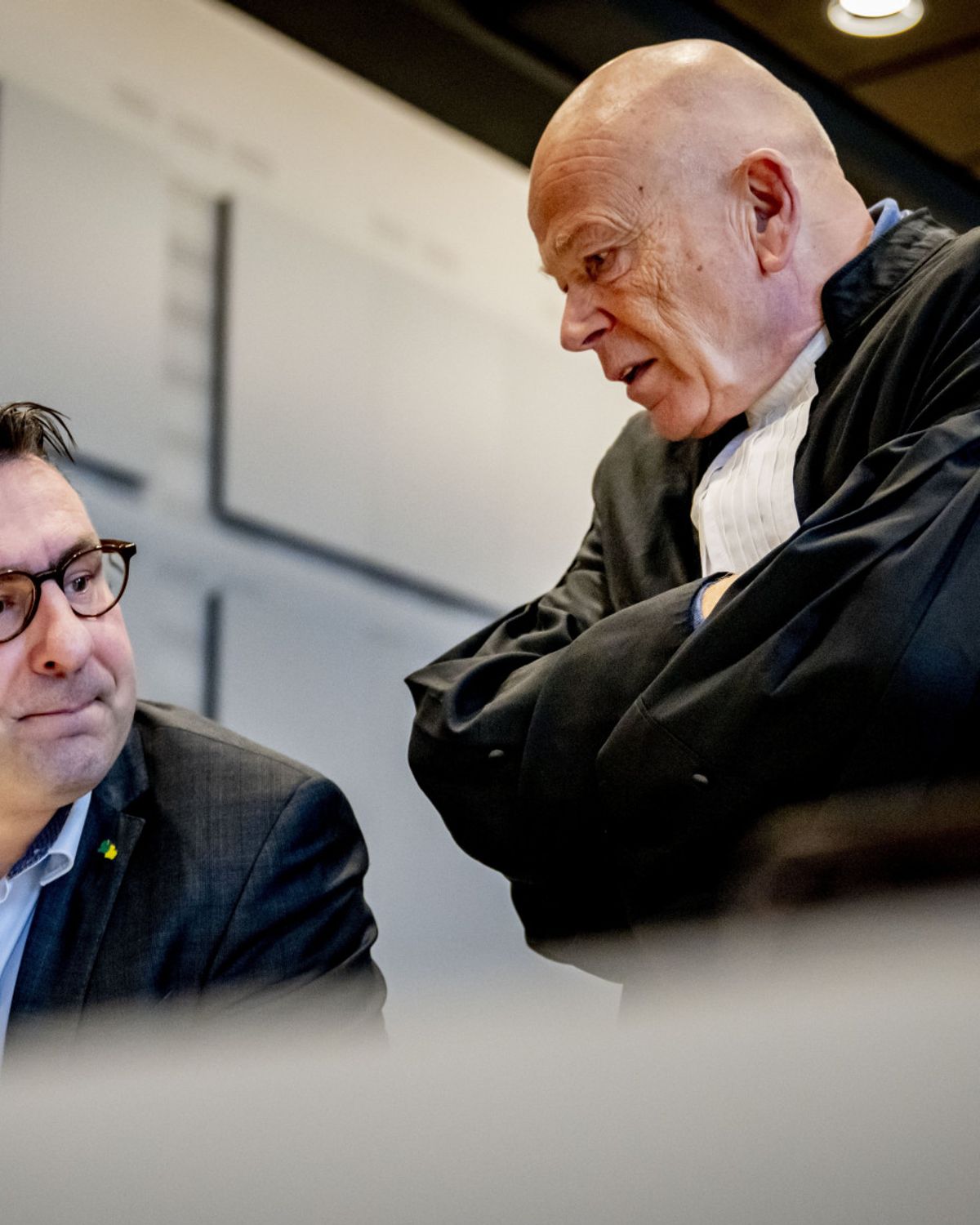 Knetterend begin van hoger beroep Haagse corruptiezaak: wat is omkoping ...