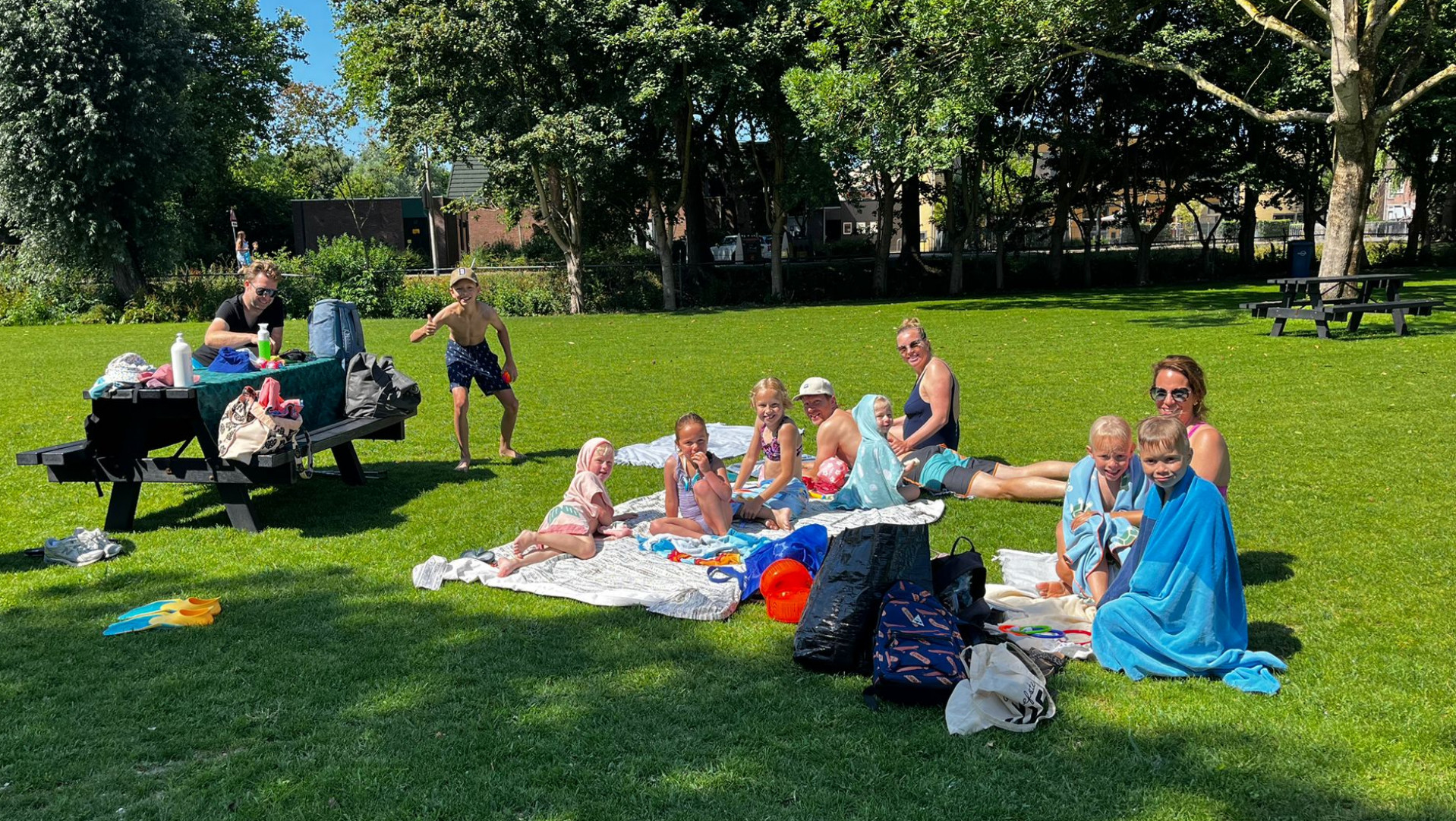 Tropisch weer | Volle stranden en terrassen - Waarschuwingen voor ...