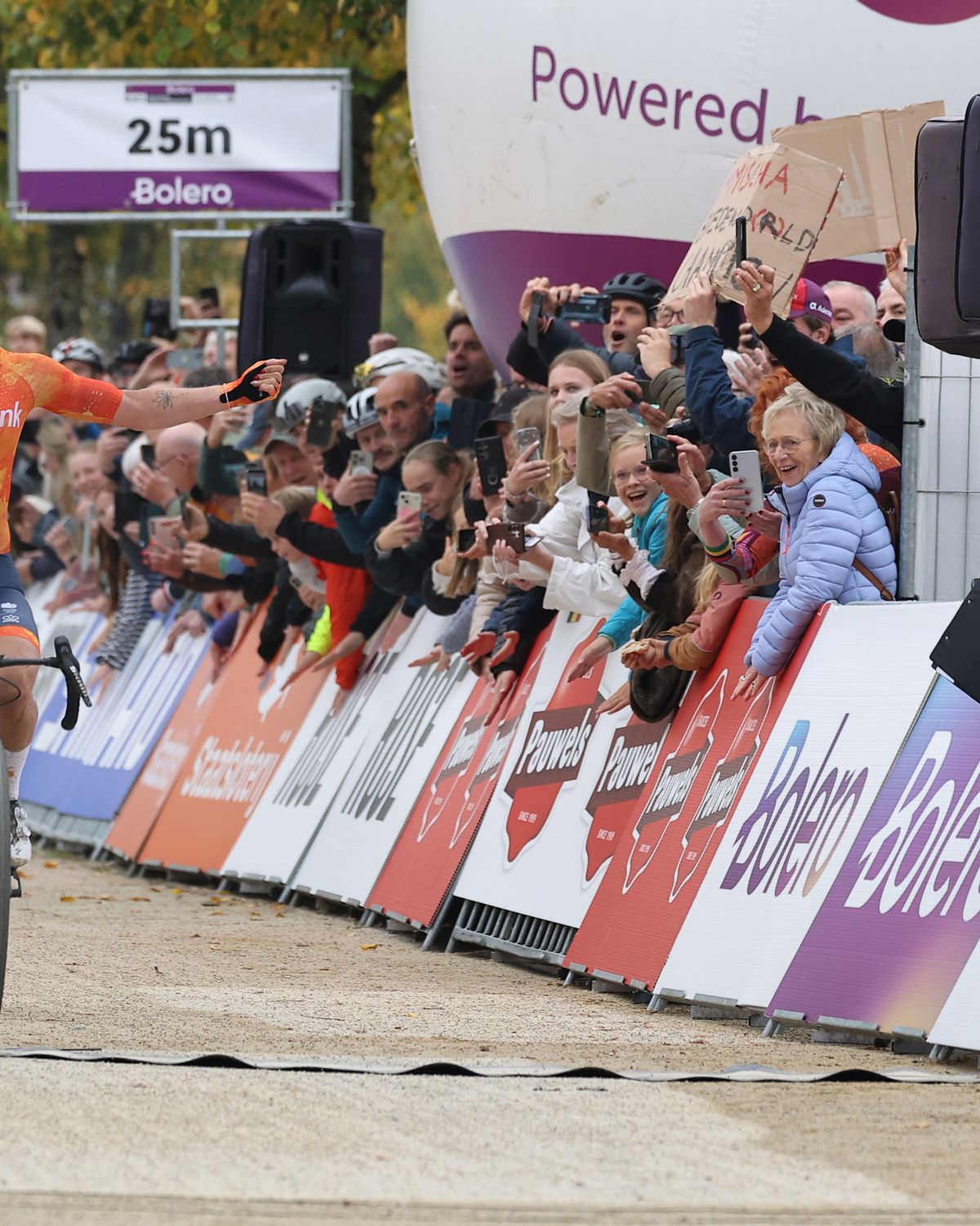 Limburgse wereldtitel in Maastricht: Lorena Wiebes na thriller ...