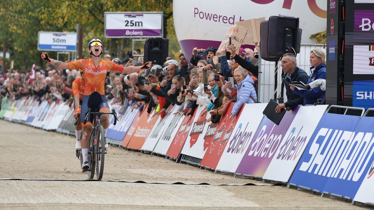 Limburgse wereldtitel in Maastricht: Lorena Wiebes na thriller ...