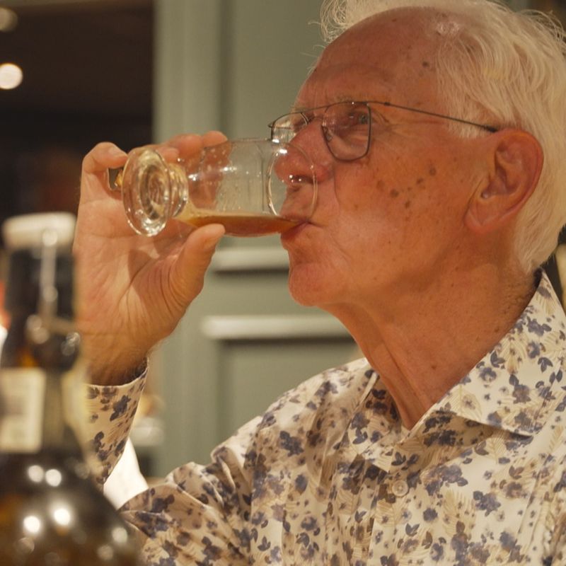 Bier drinken dat al jaren over datum is? "Benieuwd of dit biertje uit ...