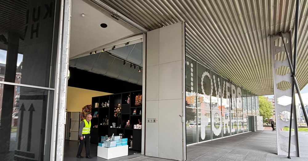 Kunsthal ontruimd na rook in museum, gaat morgen weer open - Rijnmond