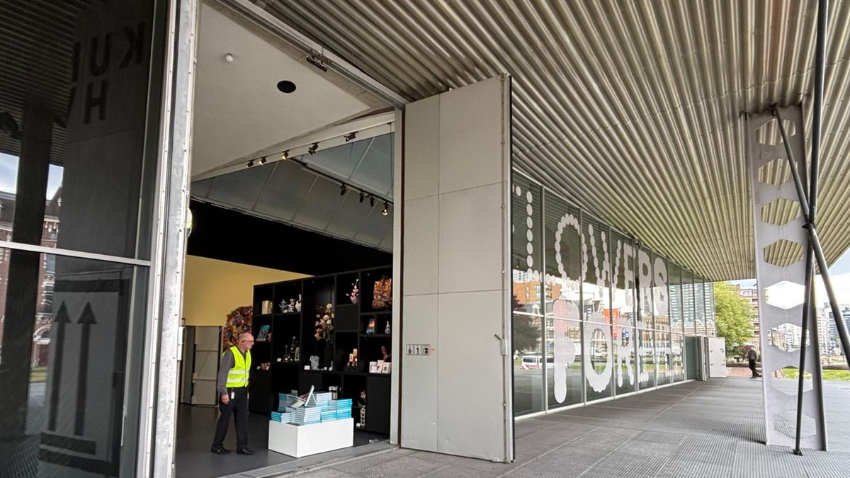 Kunsthal ontruimd na rook in museum, gaat morgen weer open - Rijnmond