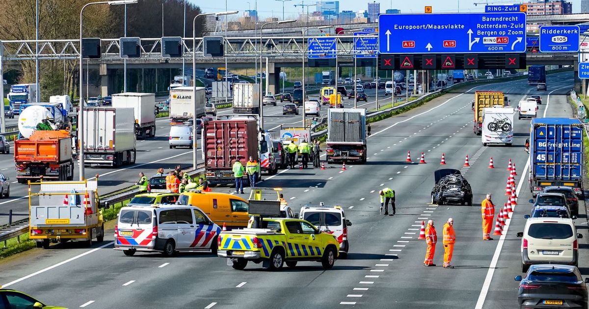 Ongeluk tussen auto en vrachtwagen, A15 inmiddels vrijgegeven - Rijnmond