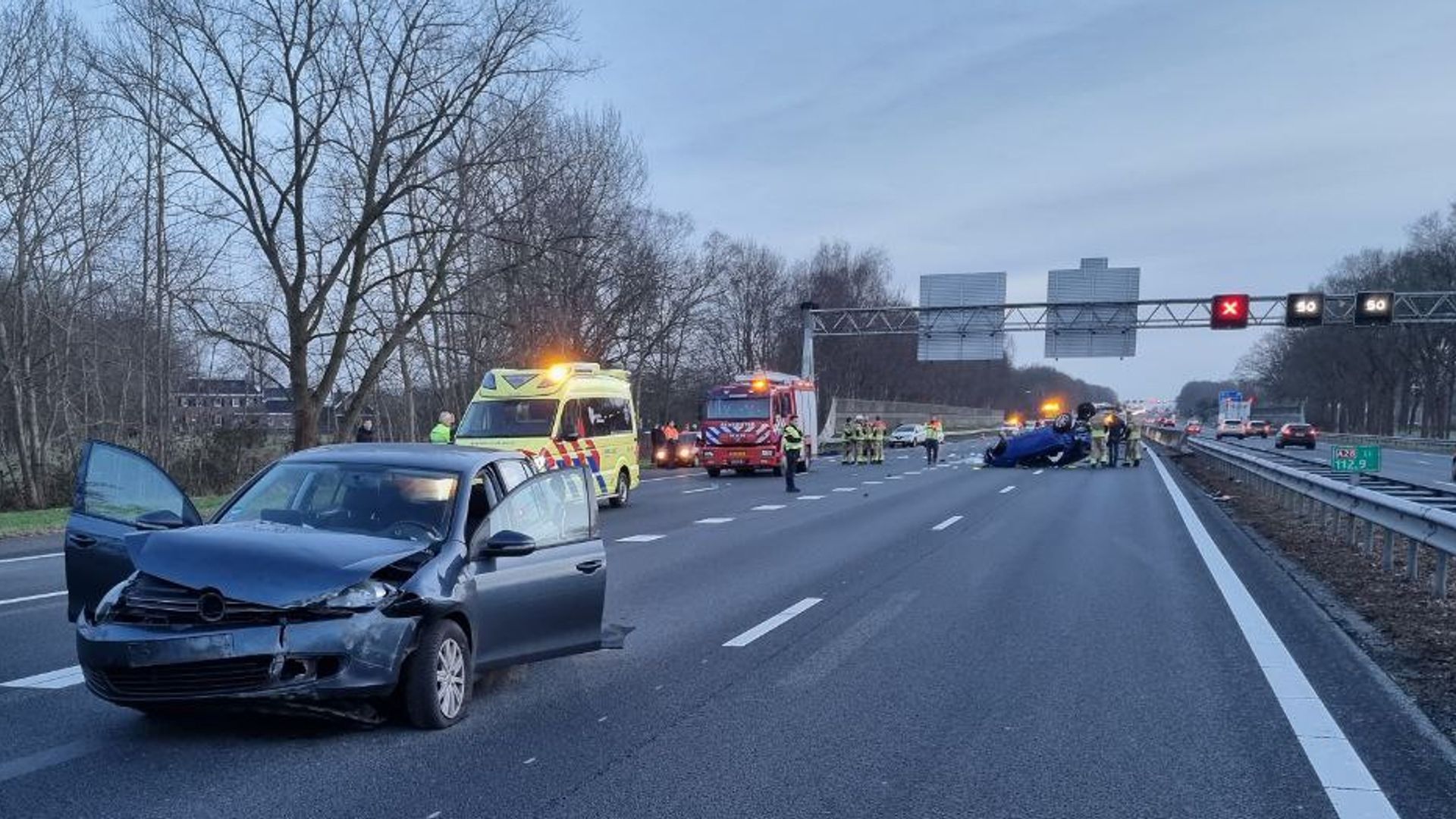 112 nieuws: Vier gewonden bij ongeluk met meerdere auto's op A28 - Oost