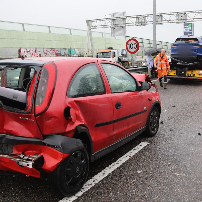 Ongelukken, tientallen kilometers file en afgesloten rijbanen op ... Ongelukken, tientallen kilometers file en afgesloten rijbanen op ...