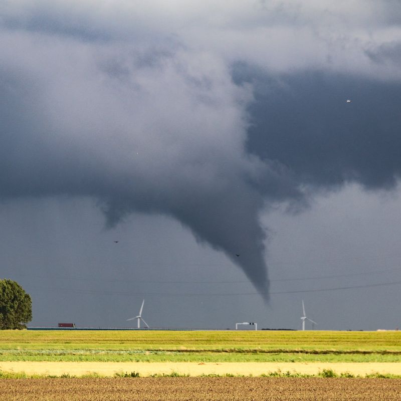 Indrukwekkende waterhoos boven Hollands Diep - Rijnmond
