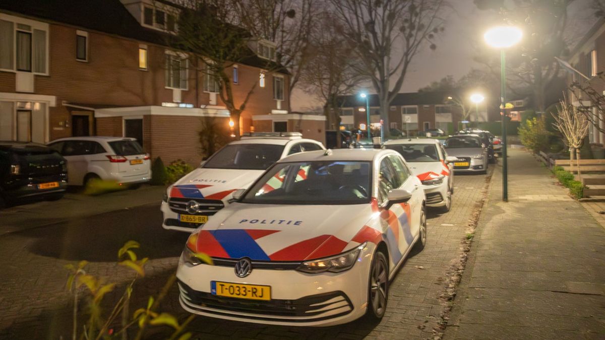 112-nieuws: Mannen opgepakt om zwaar vuurwerk | Busfile in Utrecht - RTV Utrecht