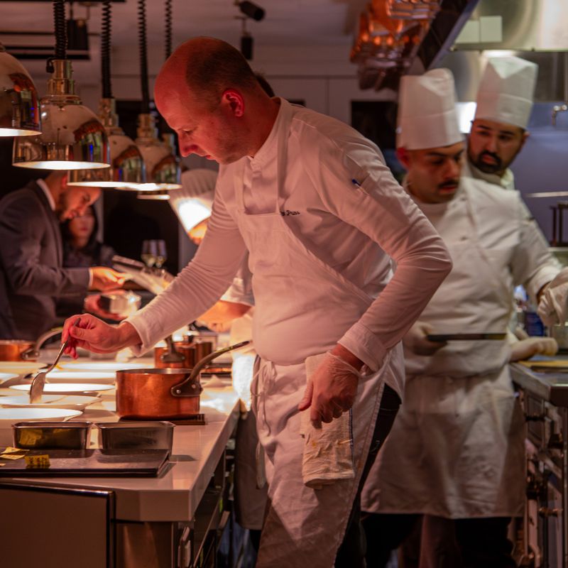 Na jaar keihard werken ging Rotterdamse topkok van nul naar twee ...