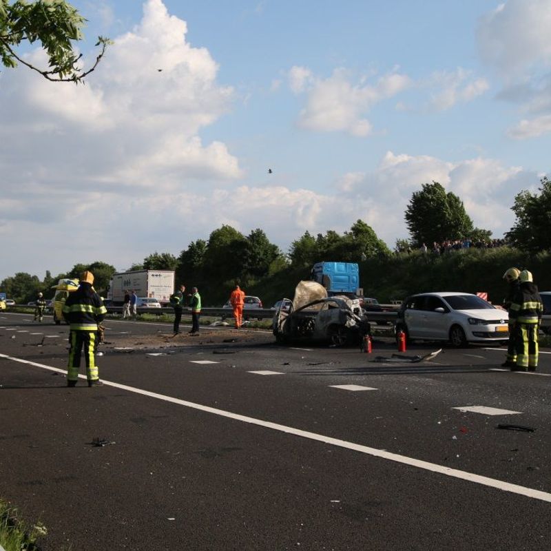 Dode bij ernstig ongeval op A73 bij Horst - L1 Nieuws