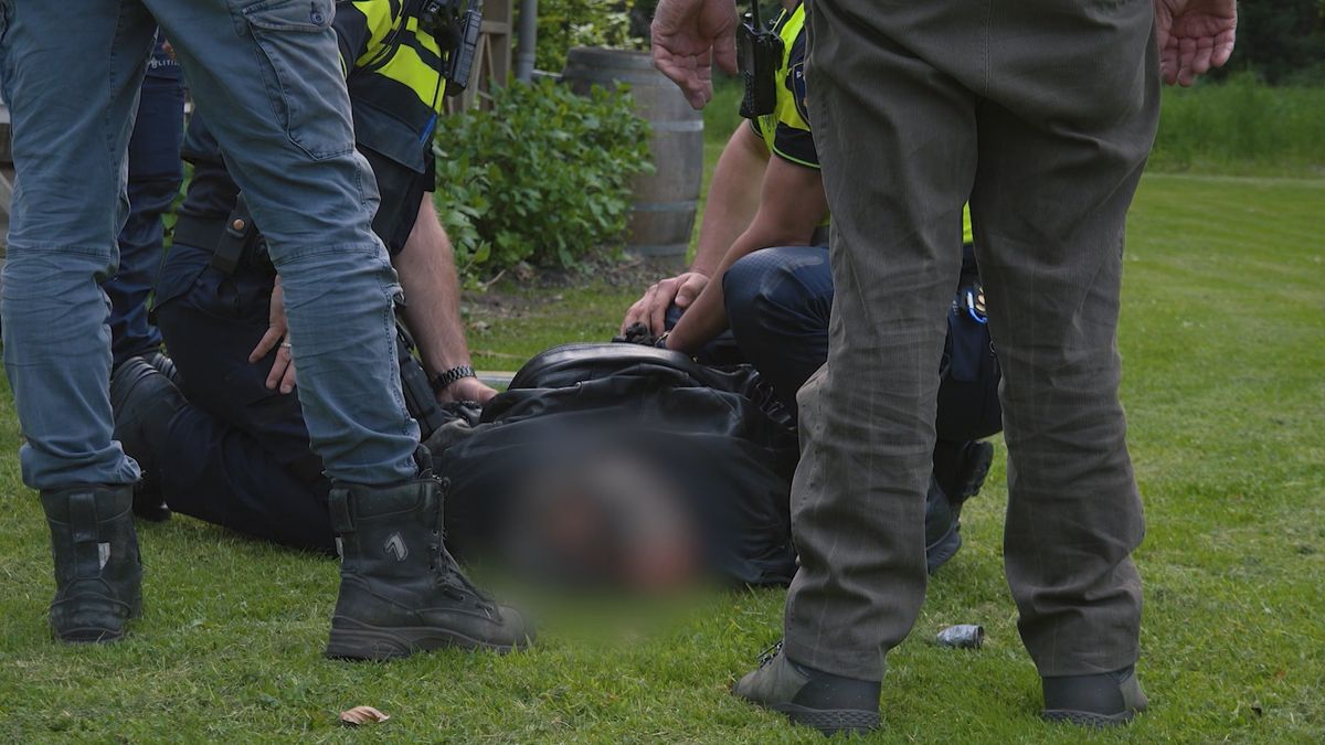 Indringer die slaapplek zocht en werd gepakt door 80-jarige klusjesman ...