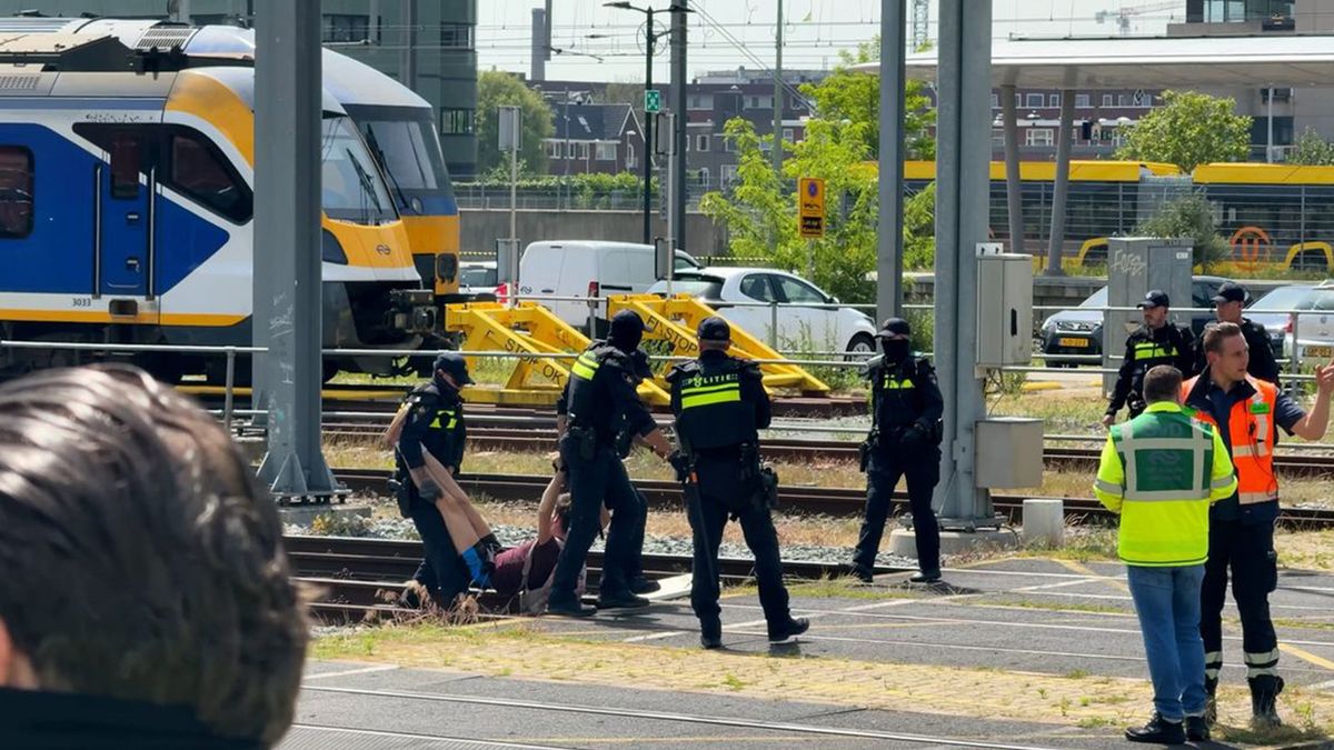 Cameraman mishandeld tijdens demonstratie - RTV Utrecht
