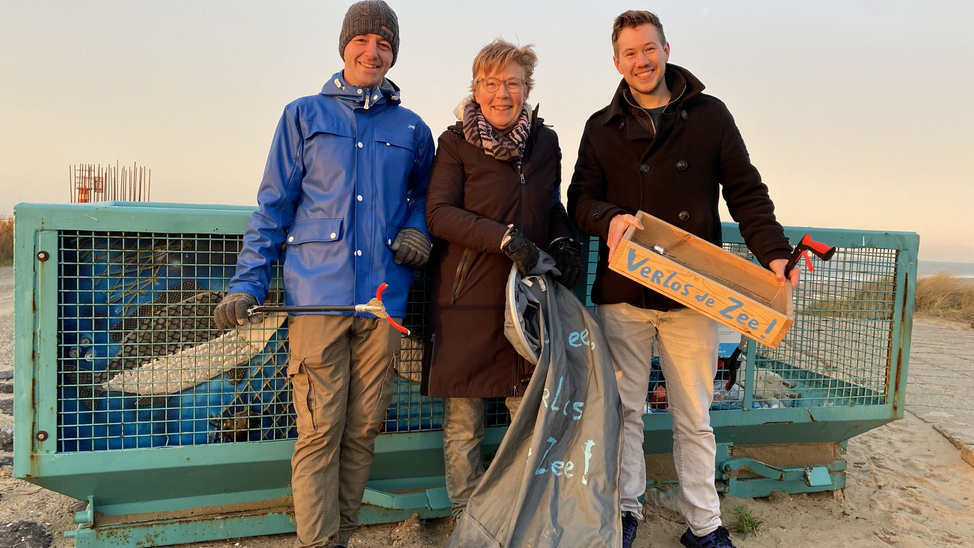 Strand schoonmaken wordt beloond met Zeeuws Compliment - Omroep Zeeland