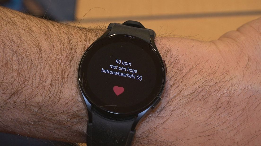 UT werkt aan project om via smartwatch snel hulp bij hartstilstand te krijgen - Oost