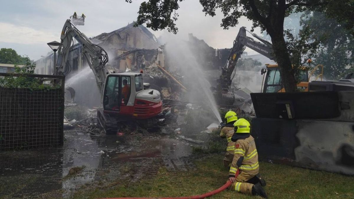 Brand Arnhem onder controle • acht huizen verwoest - Omroep Gelderland