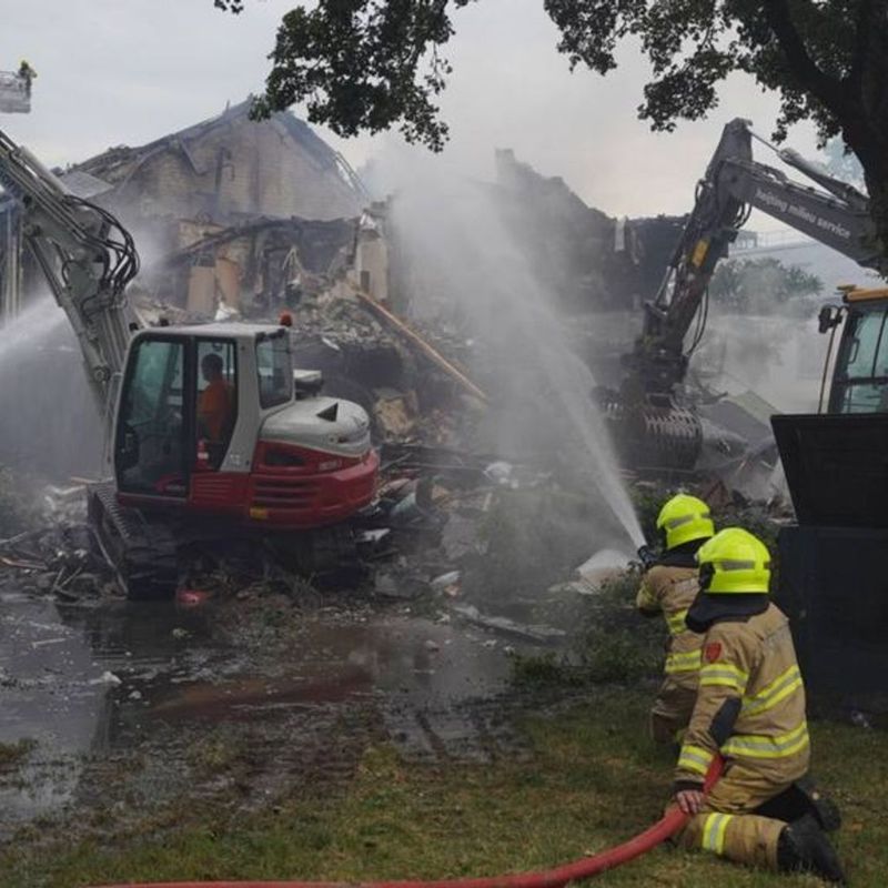 Brand Arnhem onder controle • acht huizen verwoest - Omroep Gelderland