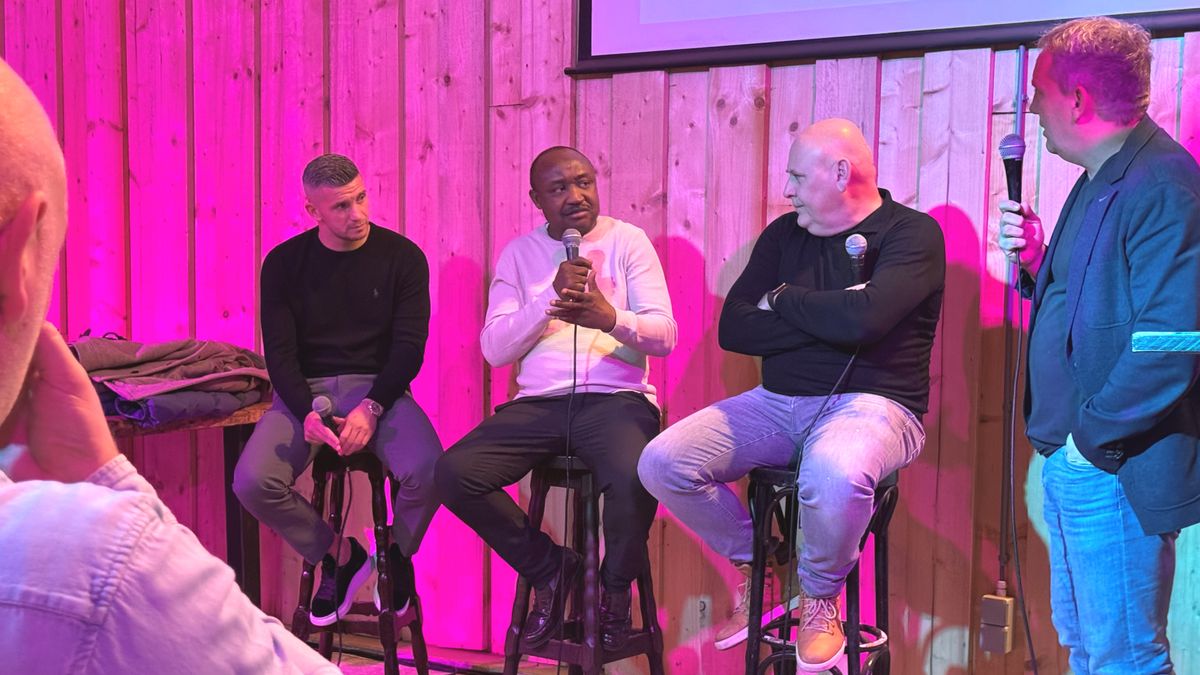 Voetbalhelden Feyenoord, Ajax en PSV op de kruk in Buggenum - L1 Nieuws