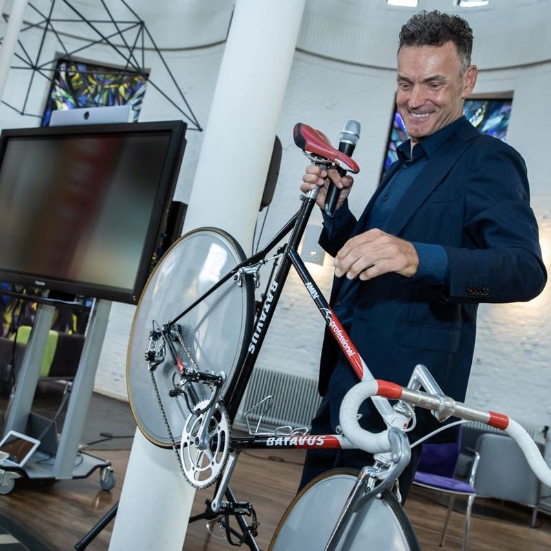 Rob Harmeling over de Tour en over zijn debuut als schrijver ...