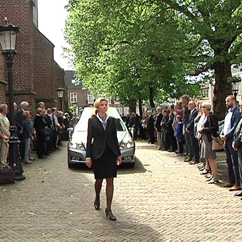 Uitvaart Annie Brouwer: "Pas als jullie mij vergeten, ben ik echt dood ...