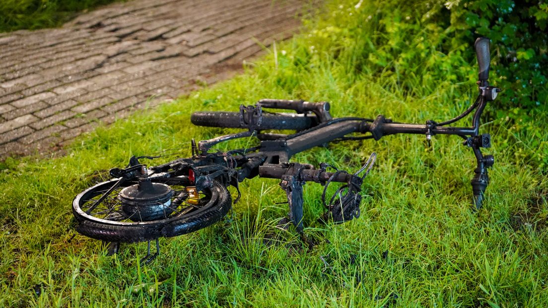 Brandweer ontruimt deel azc Assen door brand, tientallen bewoners naar ...