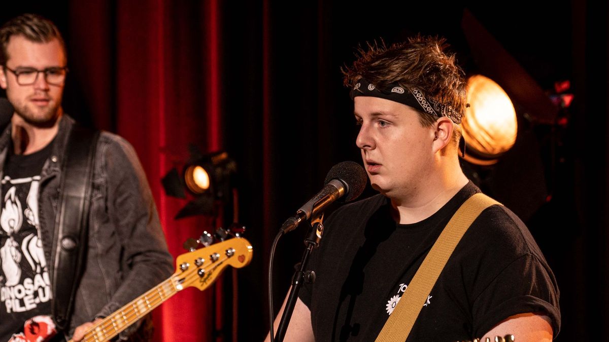 Een band beginnen? Jetlag Jenny zegt gewoon doen - RTV Drenthe