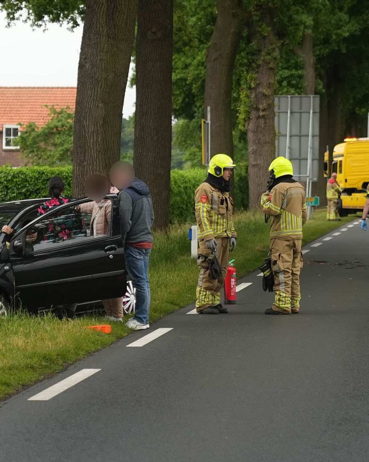 Botsing tussen drie auto's: Napoleonsweg tijdelijk dicht - L1 Nieuws