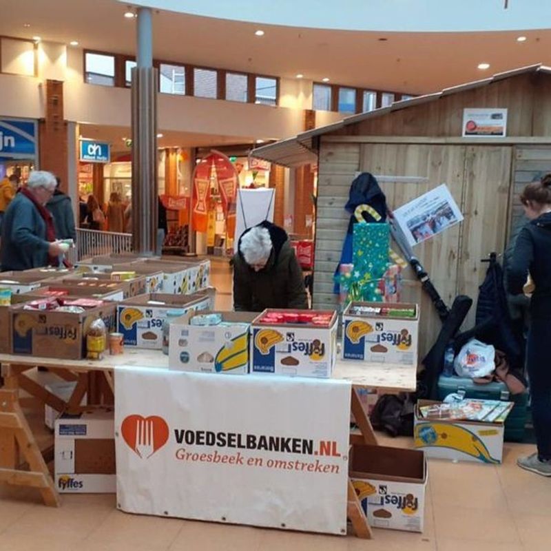 Voedselbank zamelt houdbare producten en koffiepunten in - Omroep ...